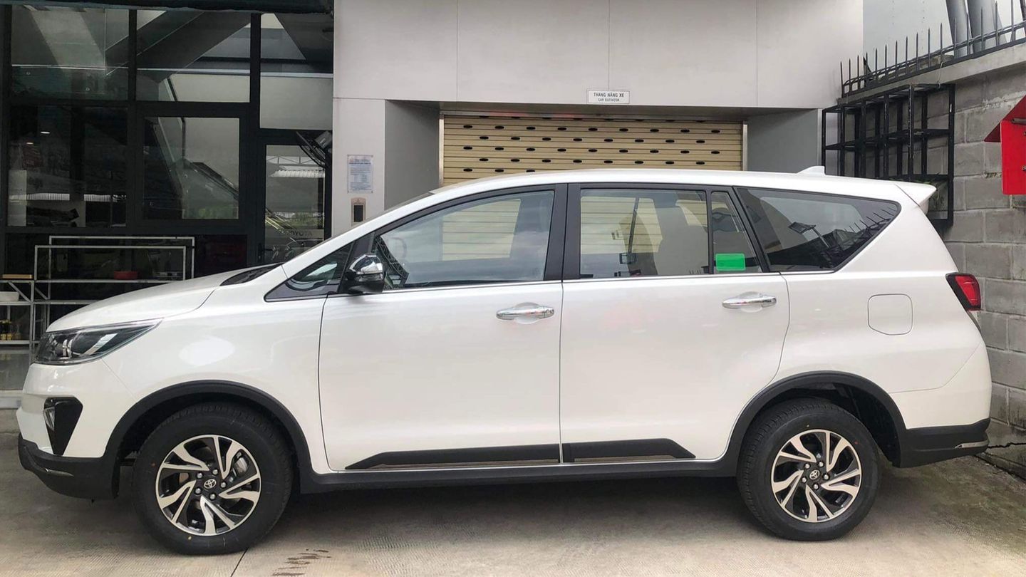 So sánh các phiên bản Toyota Innova 2023: giá xe, thông số