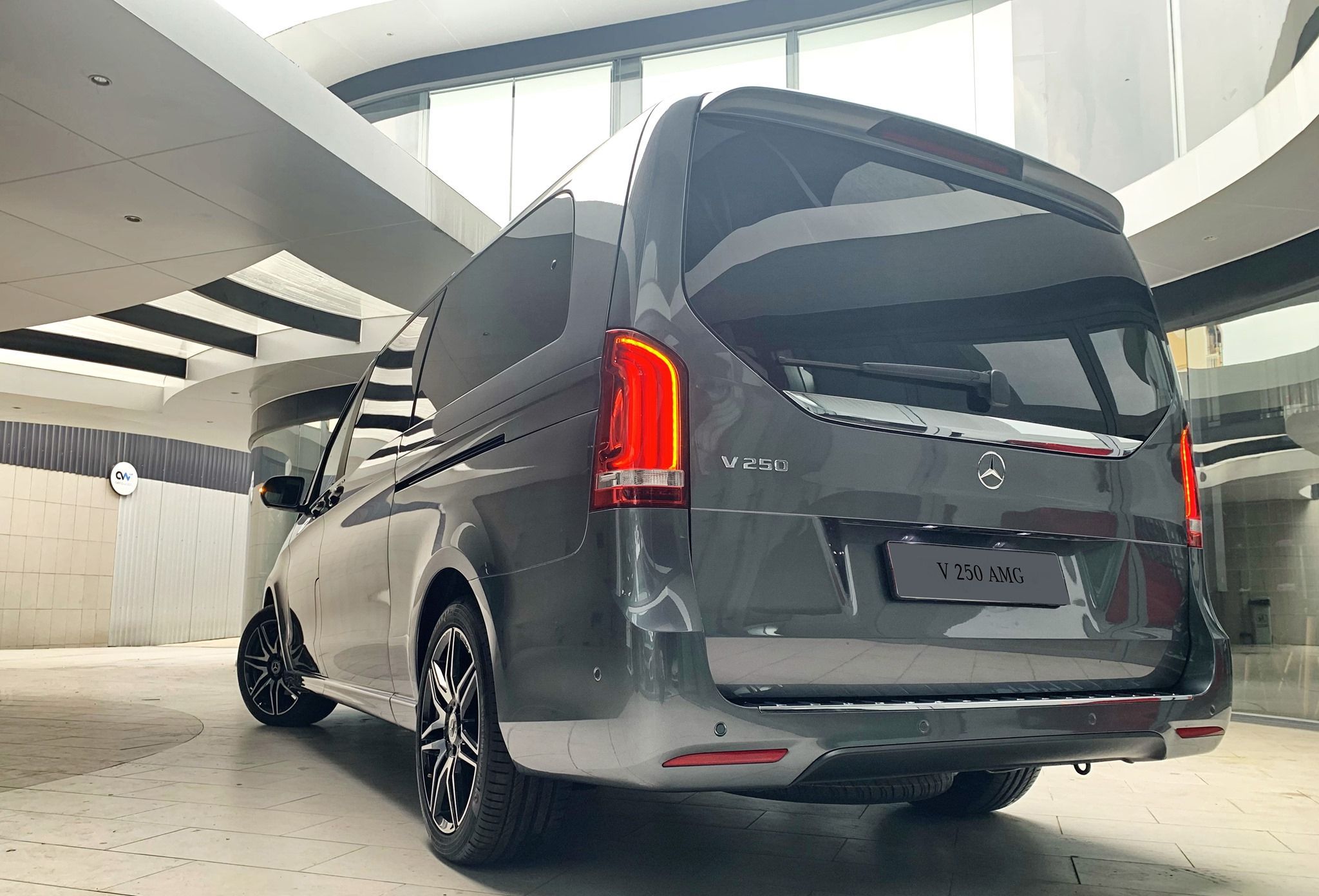 Mercedes V250 AMG 2025: Giá lăn bánh và khuyến mãi T7/2025