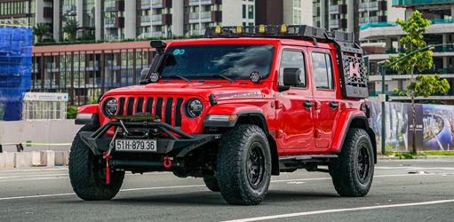 Giá xe Jeep Wrangler 2025 & khuyến mãi T8/2025