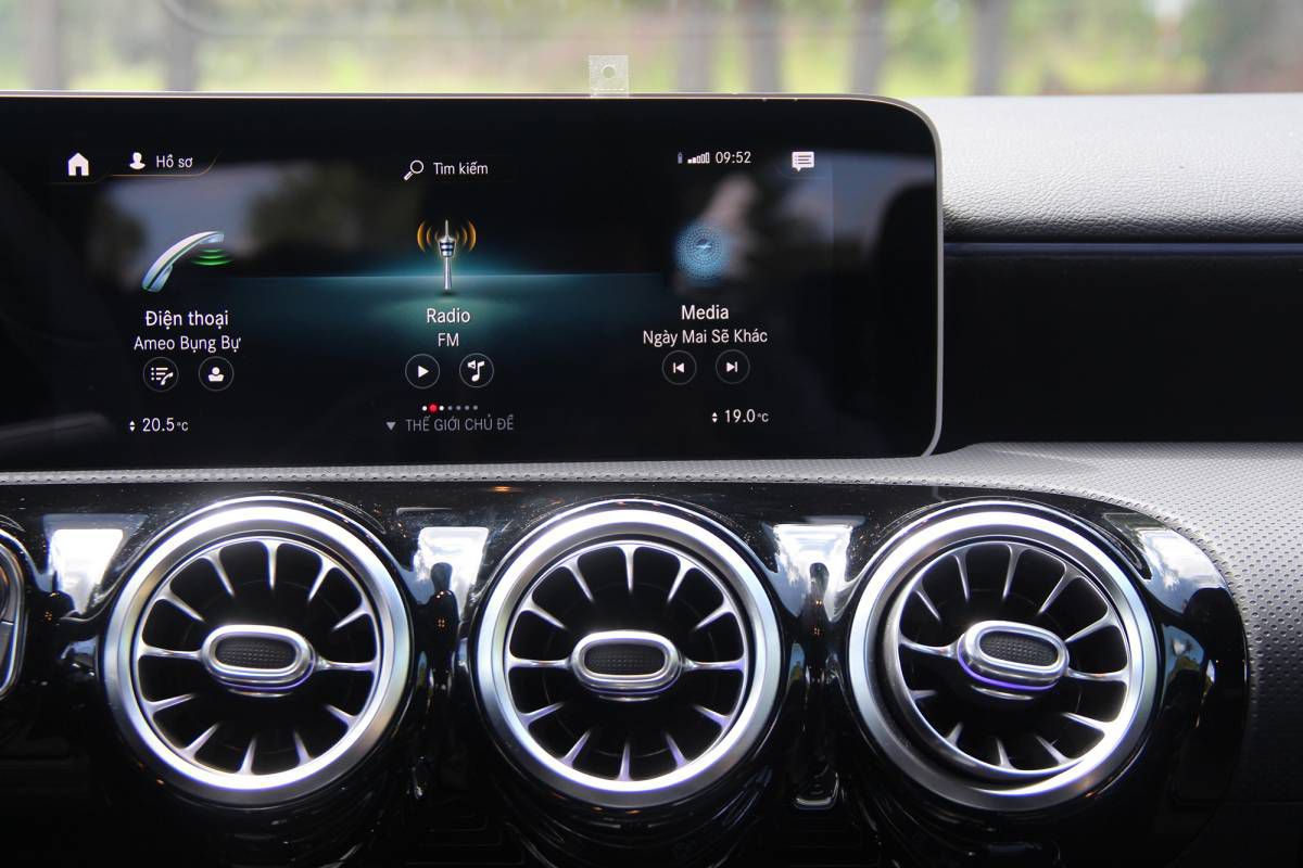 Mercedes A35 AMG 2025: Giá lăn bánh và KM T8/2025