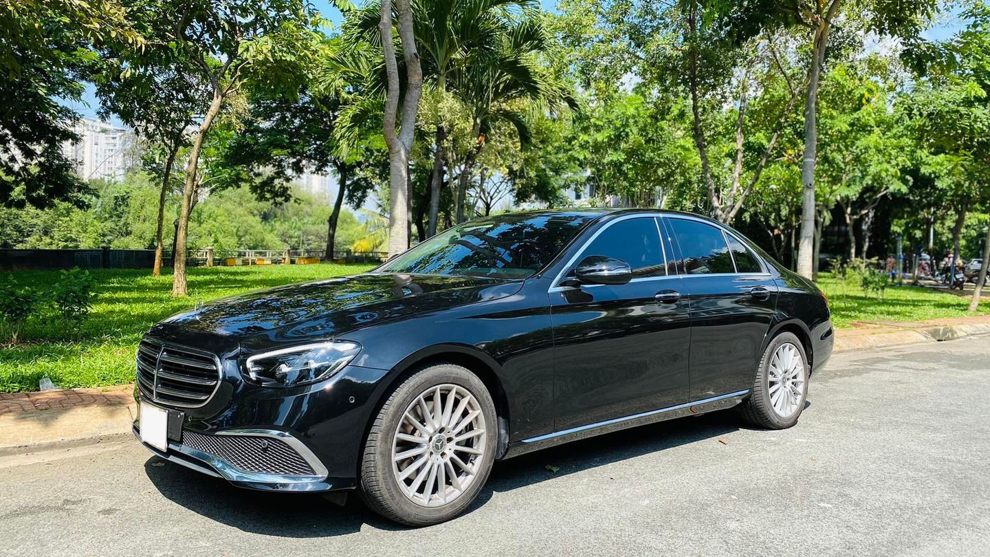 Mercedes E200 Exclusive 2025: Giá lăn bánh và khuyến mãi T8/2025