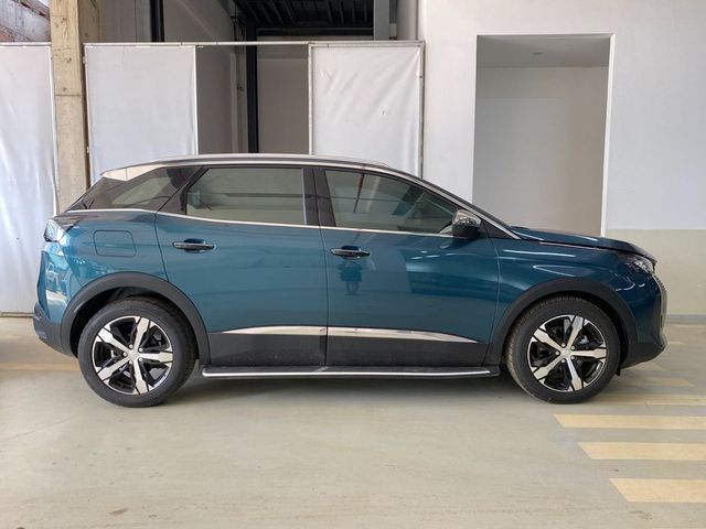 So sánh các phiên bản Peugeot 3008 2023 về giá xe, thông số