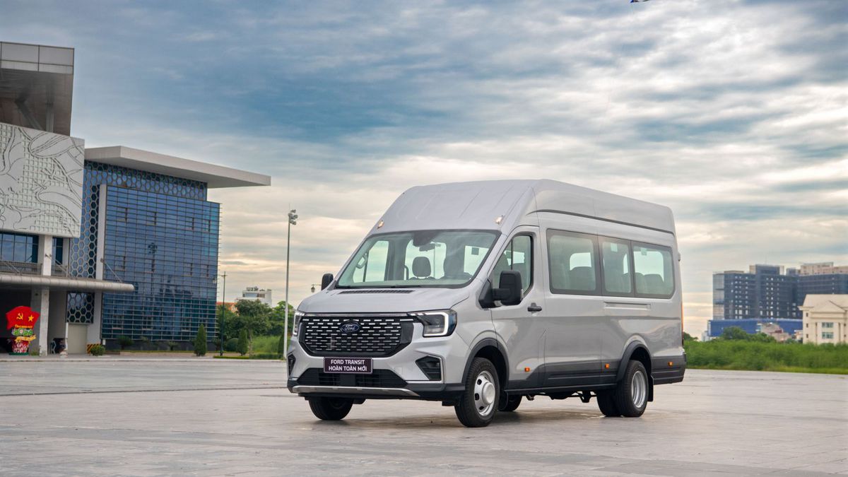 Đánh giá Ford Transit 2024: Giá & KM, Nội ngoại thất...