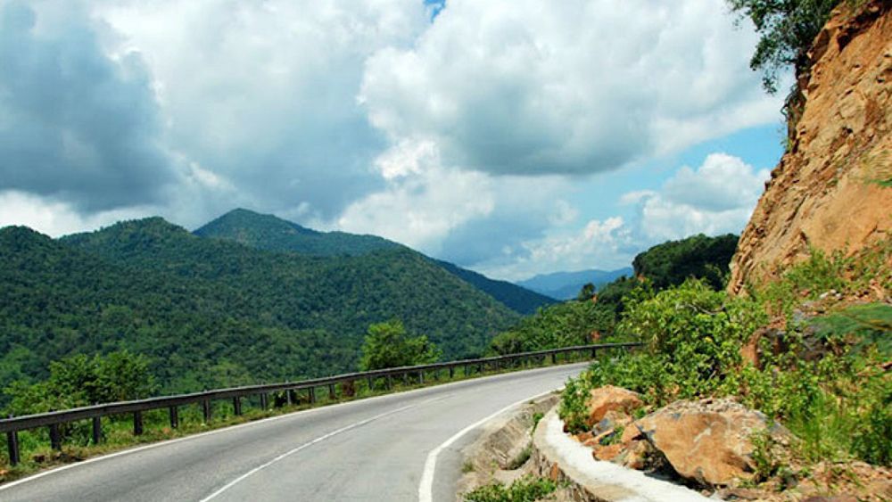 Những lưu ý và kinh nghiệm đi đường đèo dốc cần biết