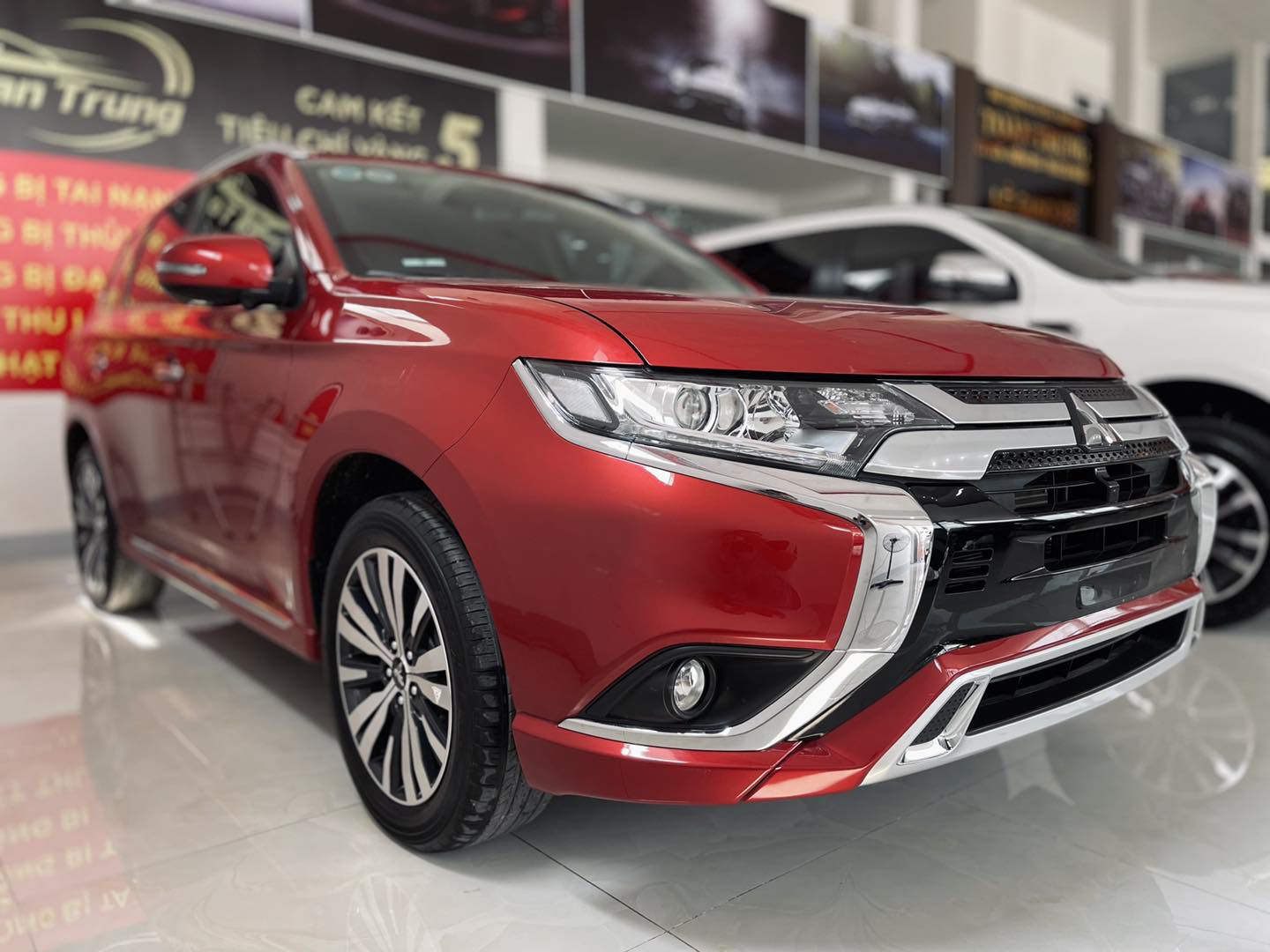 Đánh giá Mitsubishi Outlander 2023 về giá, nội ngoại thất...