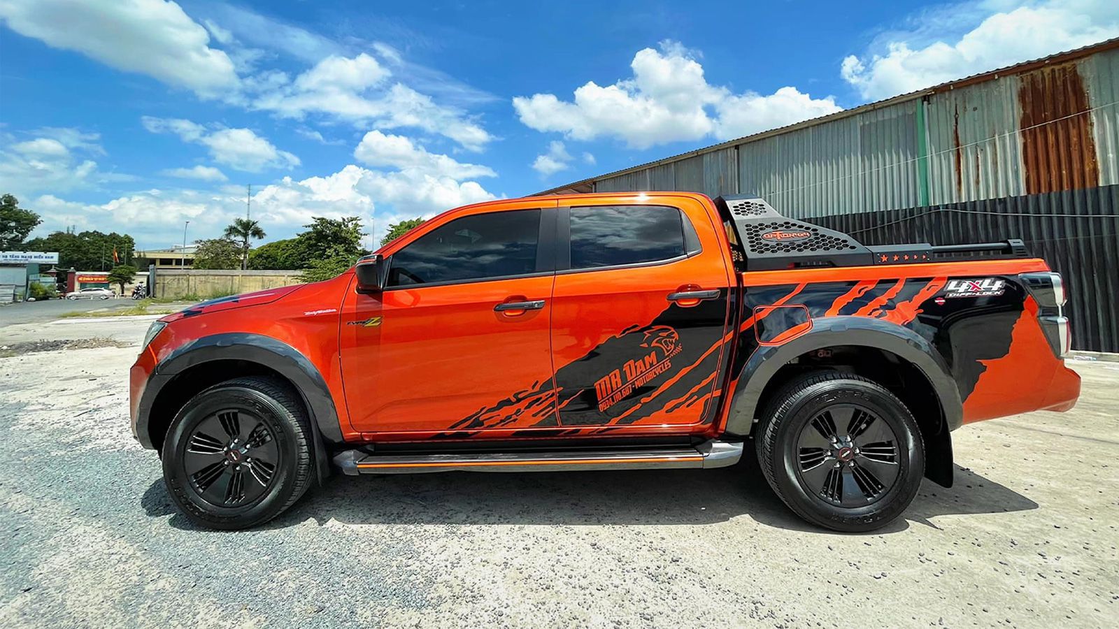 So sánh các phiên bản Isuzu D-Max 2023: giá xe, thông số