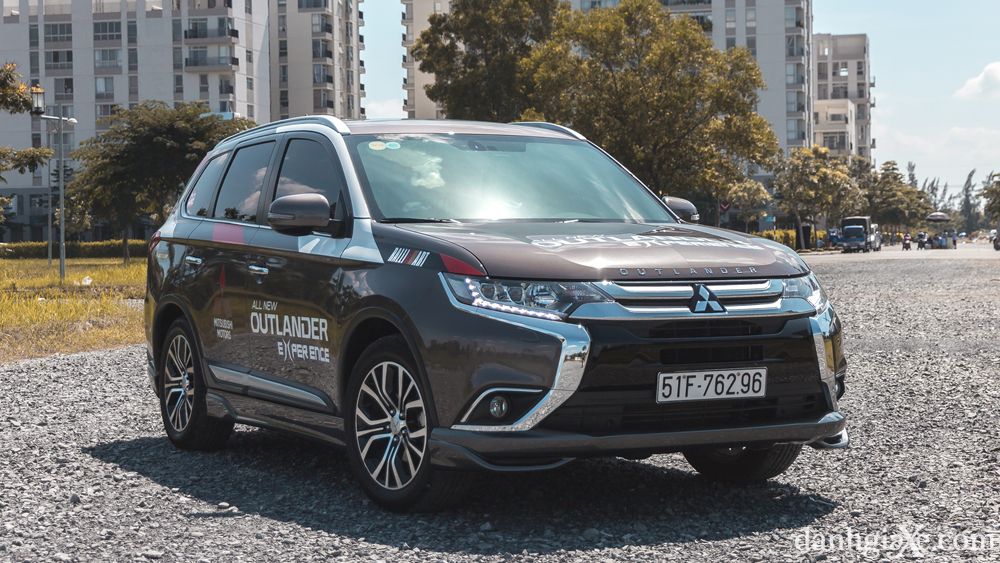 Đánh giá xe Mitsubishi Outlander 2017