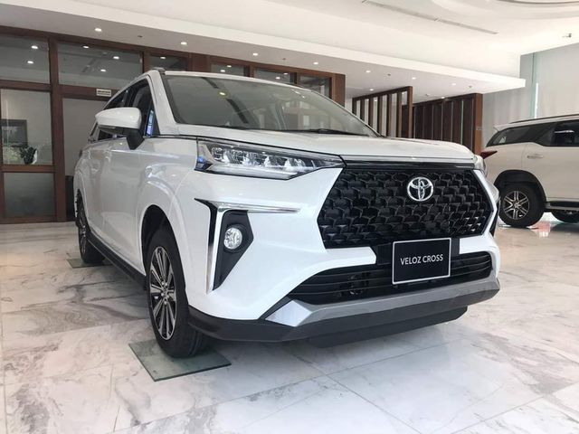 Đánh giá Toyota Veloz 2023: Giá, khuyến mãi, nội ngoại thất