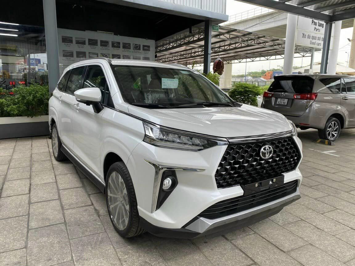 Đánh giá Toyota Veloz 2023: Giá, khuyến mãi, nội ngoại thất