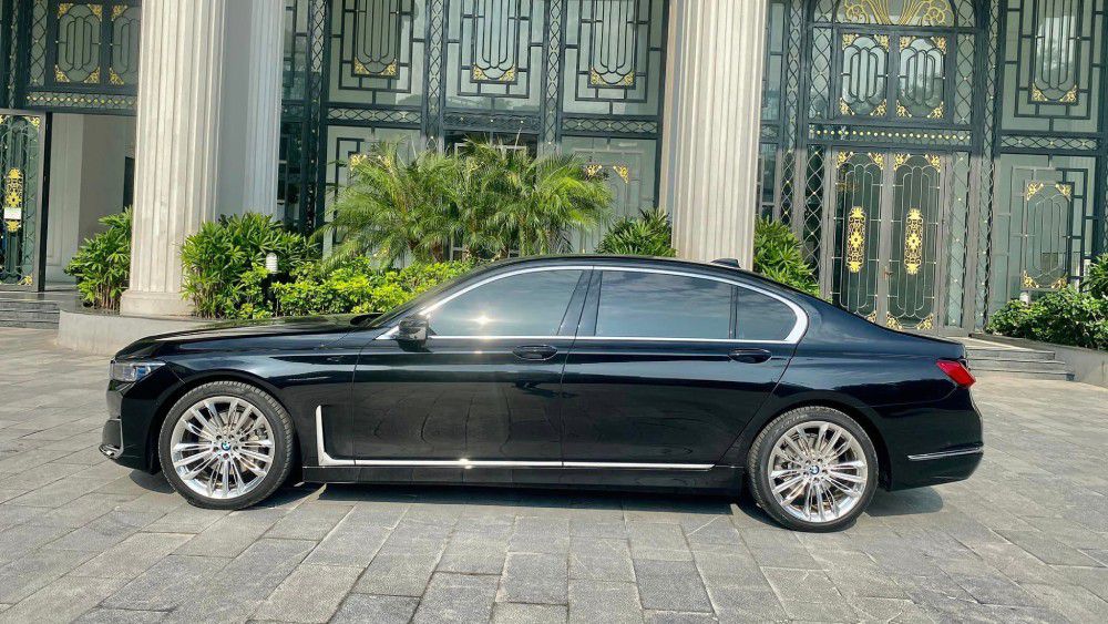 BMW 730Li PE 2025: Giá lăn bánh và KMãi T8/2025