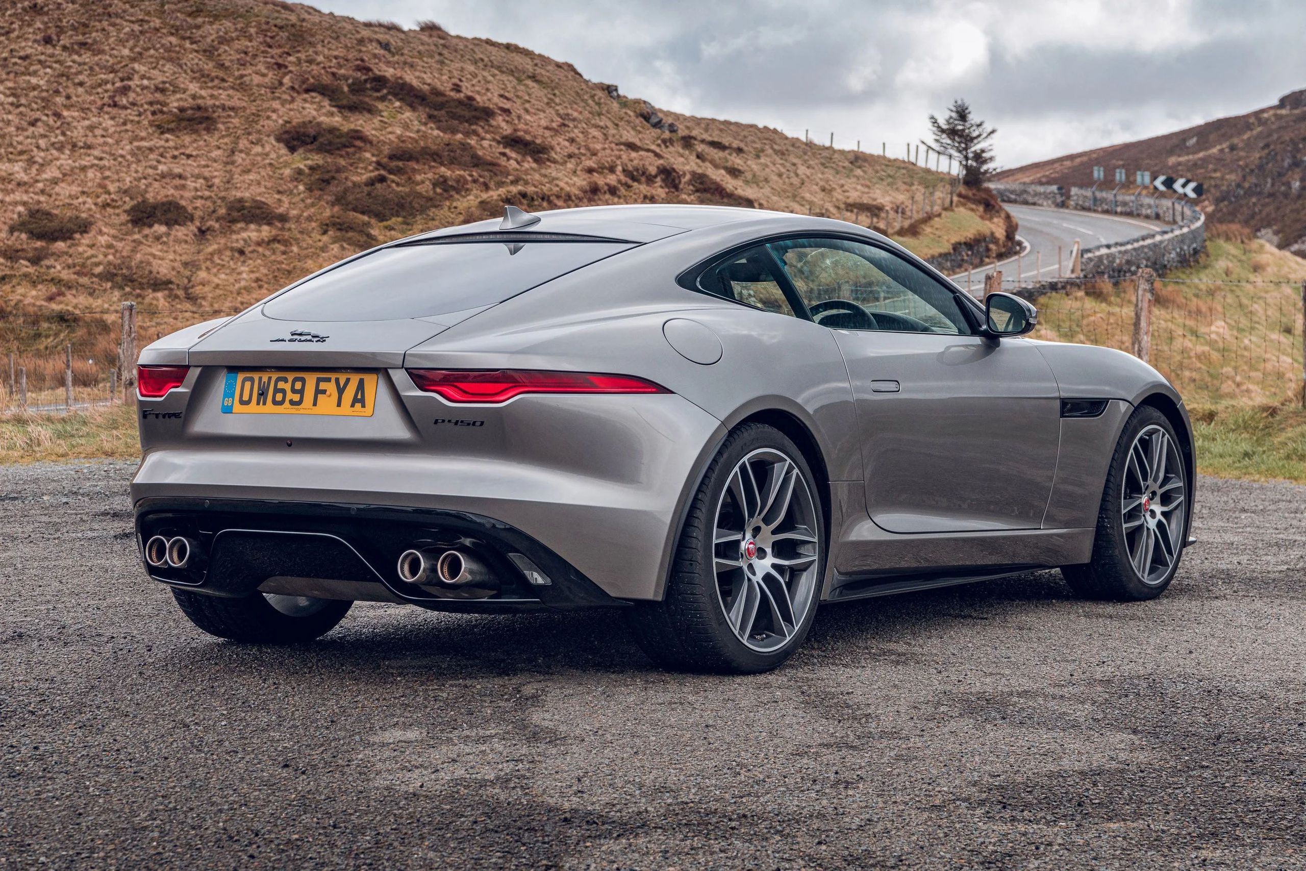 Jaguar F-Type 2025: Giá lăn bánh và khuyến mãi T8/2025