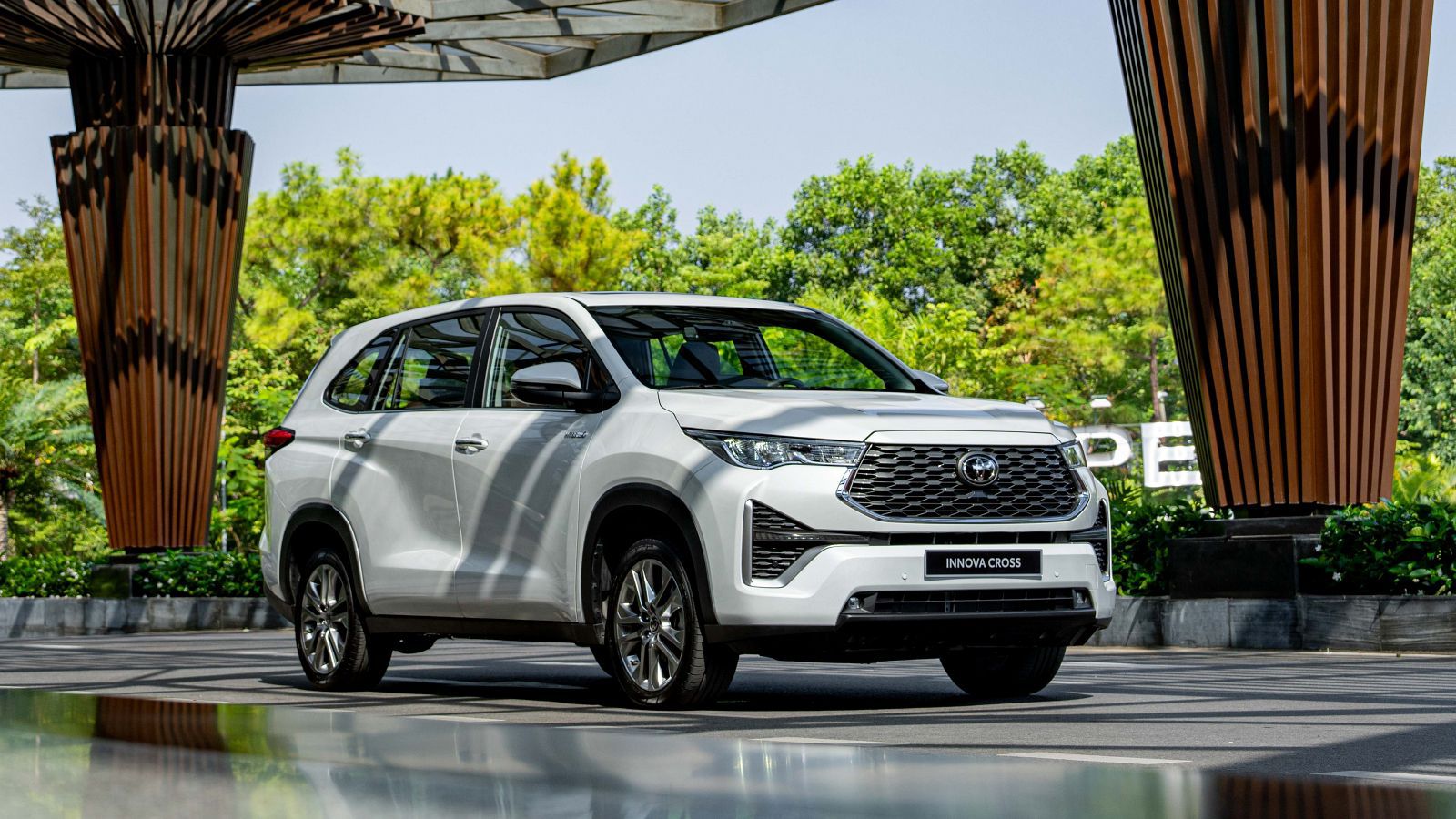 Đánh giá Toyota Innova 2024: Giá, KMãi, nội ngoại thất…